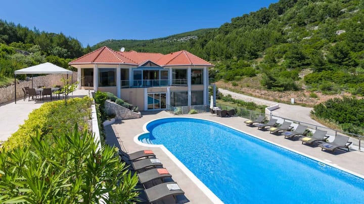 Villa Zaglav: Beachfront Gem - Curzola