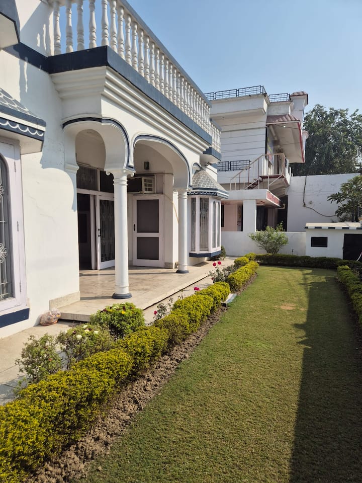 Spacious Garden Home Near Metro, Indira Nagar - Lucknow
