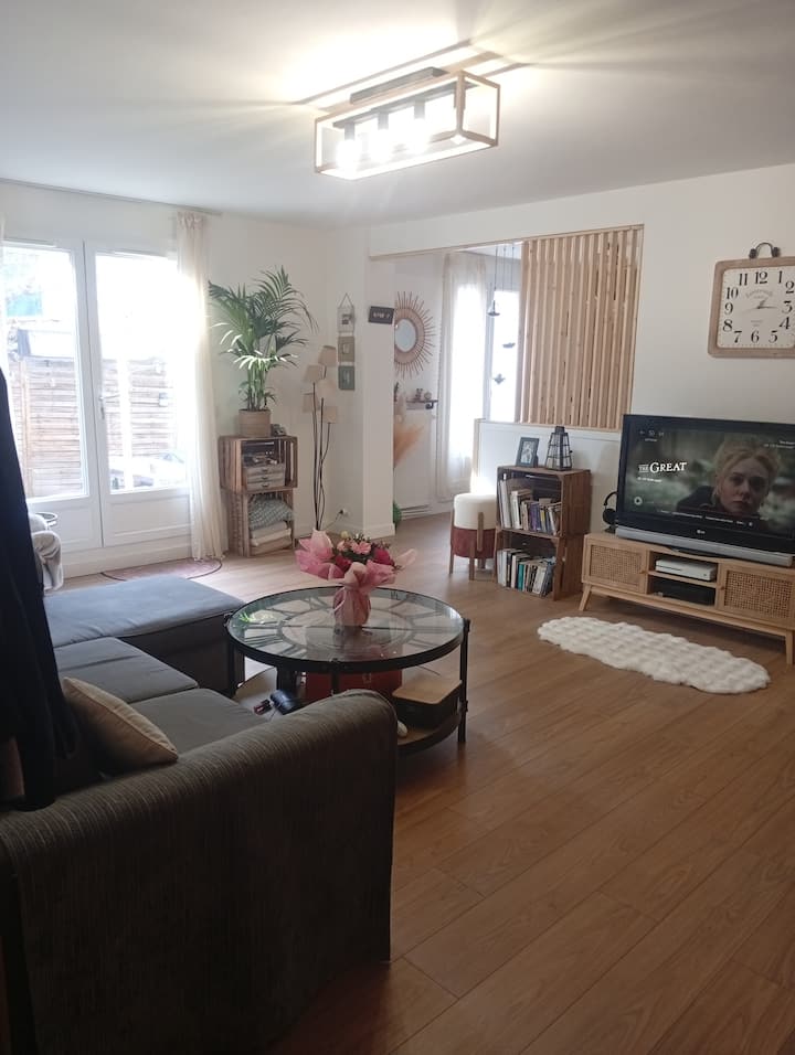 Grand Appartement En Rdc Avec Jardin 60m2 - Aubagne