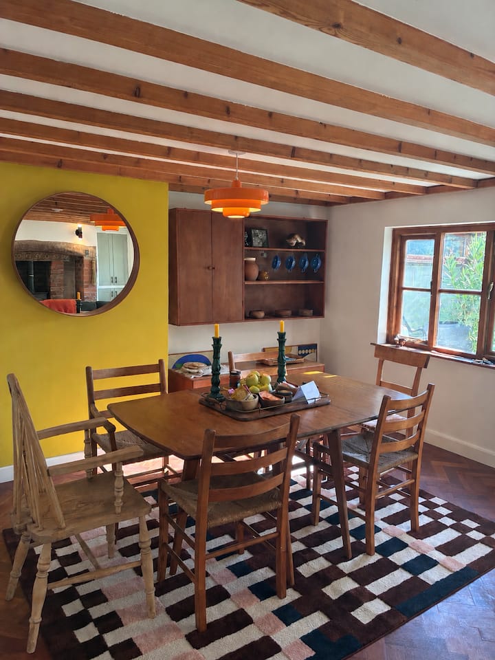 Cherry Plum Cottage - By The Tor -
Rosie & Rowan - Glastonbury