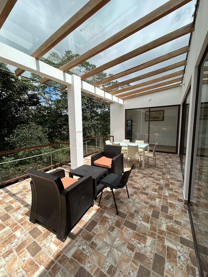 Casa Vacacional Amoblada Con Piscina Y Canchas - Pedro Vicente Maldonado