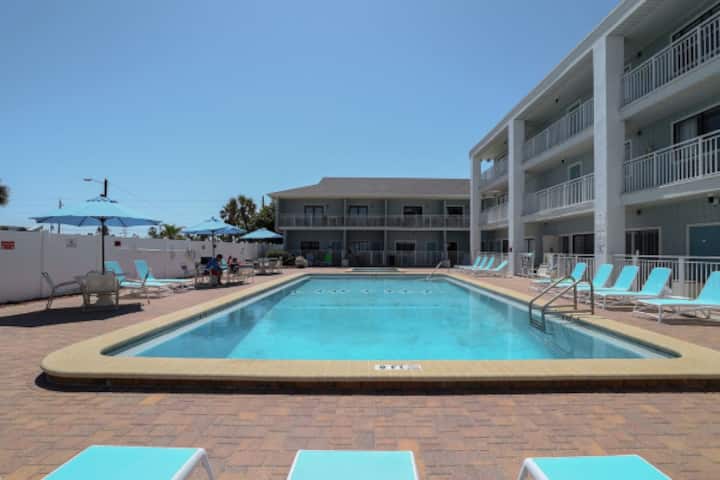 Oceanview King Suite | Pool | Beach | Bathtub - New Smyrna Beach, FL