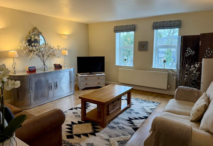 Bright Spacious Apartment With Private Parking - Bath