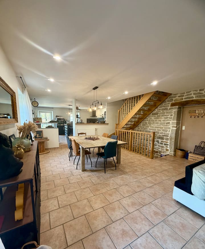 Gîte Nature & Calme – Piscine – Jura – 8 Pers - Lons-le-Saunier