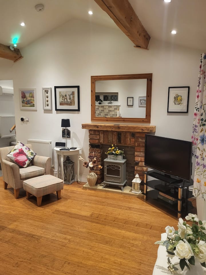 Foxlea Cottage. Charming Contemporary Cottage. - Chester