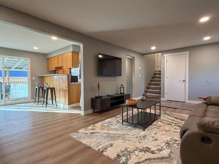 Comfortable Furnished Home - Yakima, WA