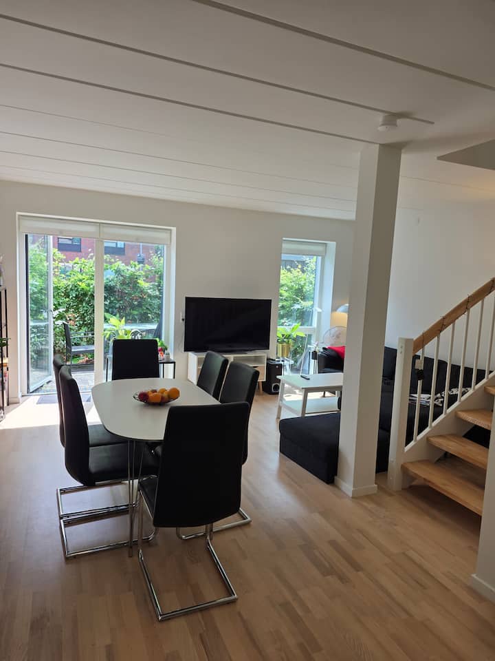 Dejligt, Nybygget Rækkehus, Centralt I  Odense - Odense