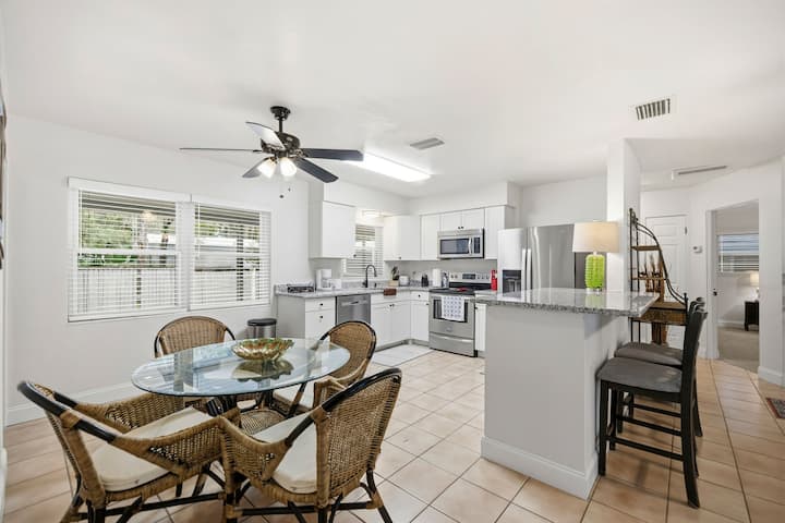 Relaxing Crystal River Retreat | 3br Sleeps 5 - Crystal River, FL
