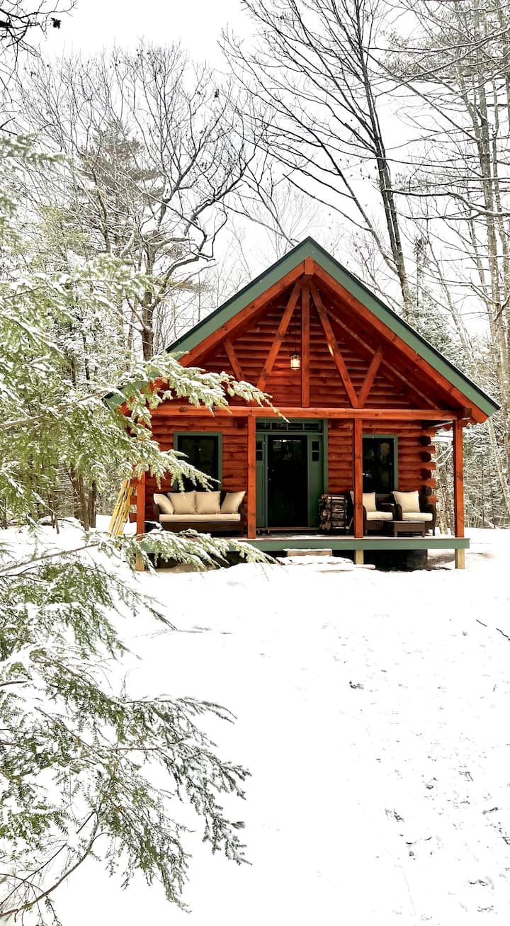 Quiet And Cozy Log Cabin Retreat In The Woods - Lake Winnipesaukee, NH