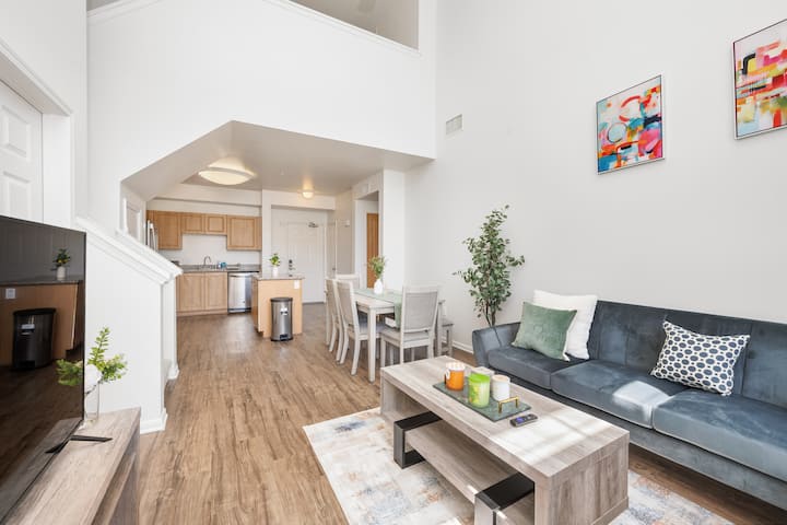 Marina Retreat | 2br + Den In Mdr - Santa Monica, CA