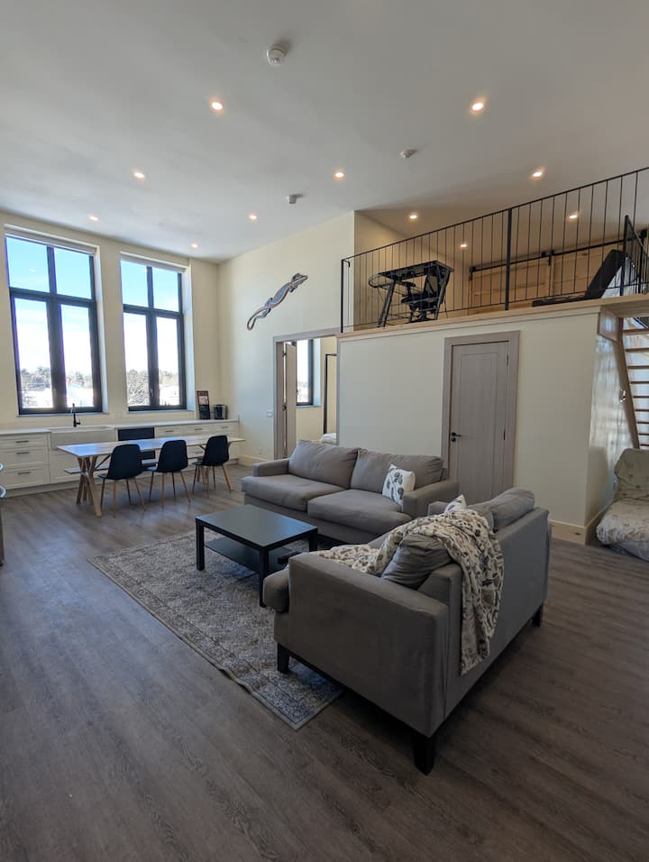 Loft Apartment On The Banks Of The Thessalon River - Blind River