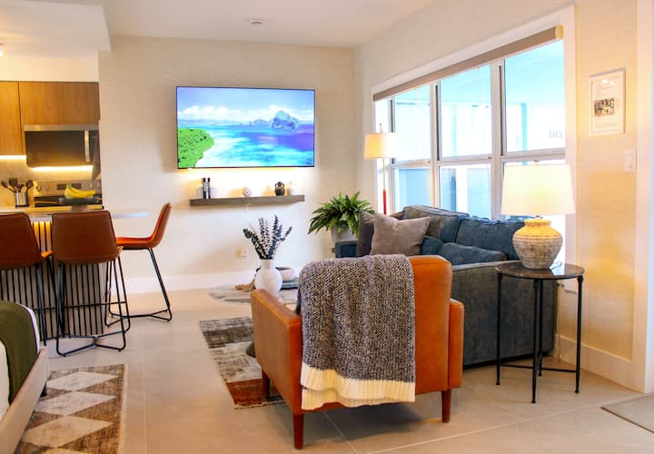 Luxe Studio On The Beach | Hollywood Broadwalk - Hollywood, FL