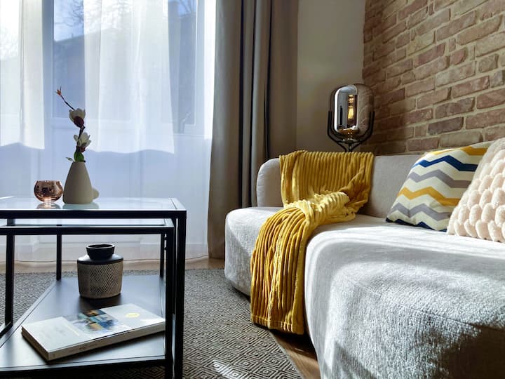 Urban Deluxe Apt W/ Balcony | 90m2 | Free Parking - Budapest