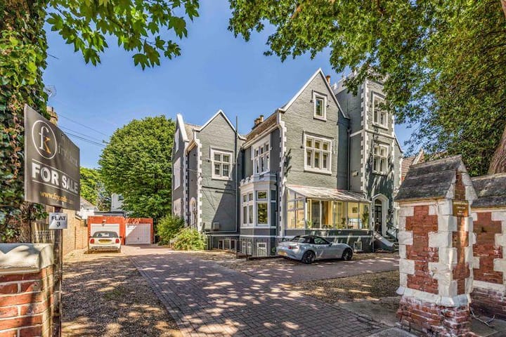Unique Property In The Heart Of Southsea. - Portsmouth