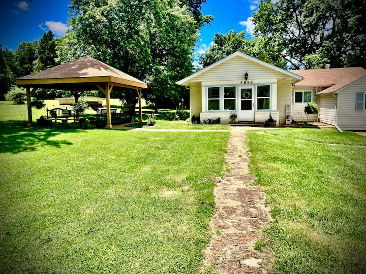 Parsons Maple Leaf Cottage - Farmington, MO
