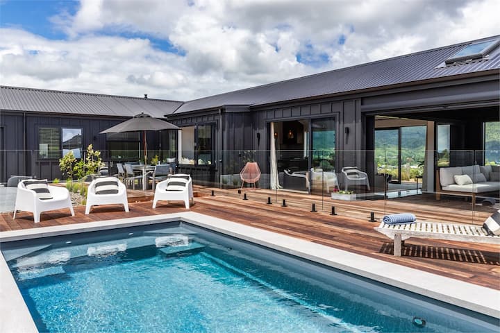 Kinloch Escape - Lake Views And Pool - Lake Taupo