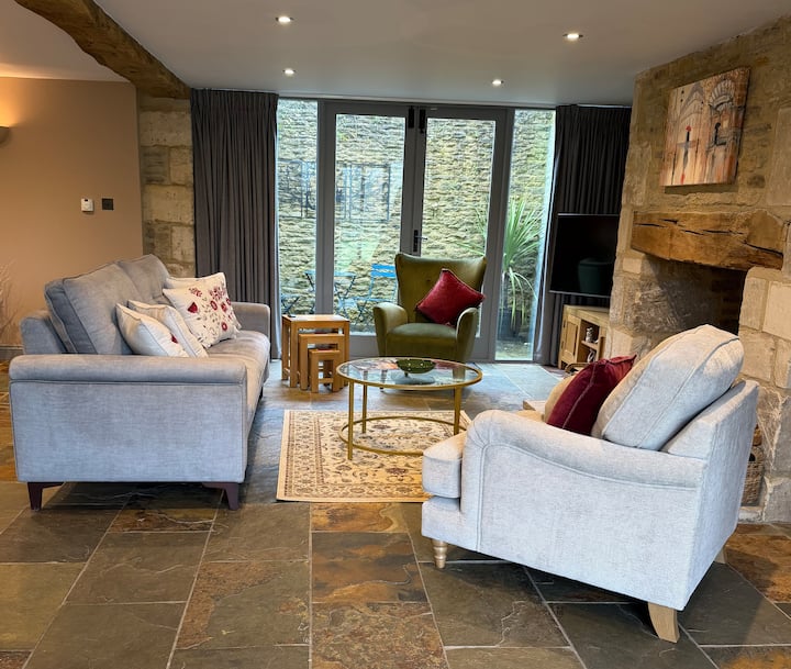 Luxury Cotswold Cottage Sleeps 8. Garden & Parking - Bibury