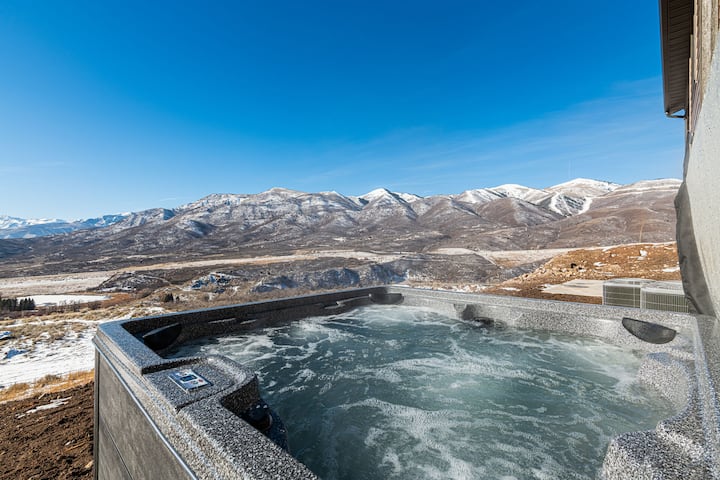 Four-season Mountain Playground | Hot Tub+games - Midway, UT