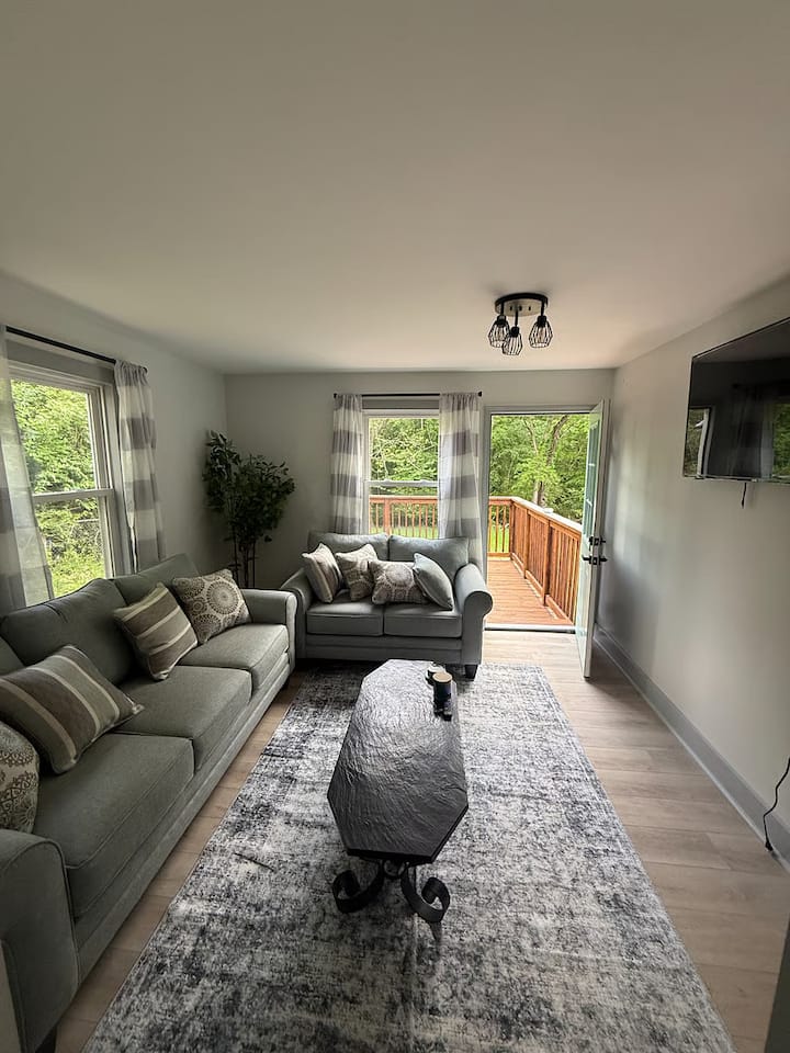 Jefferson - Newly Remodeled, Conveniently Located. - Oak Ridge, TN