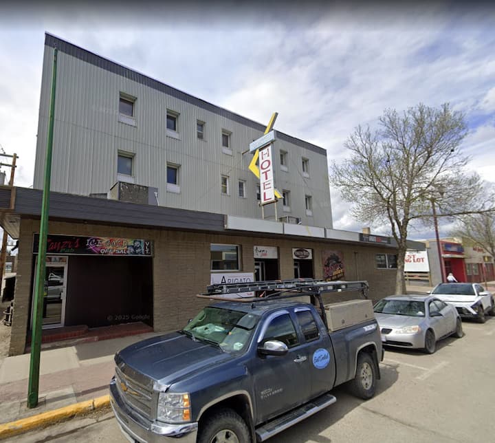 Furnished Long-term Stay
Working Profe
Contractors - Yorkton