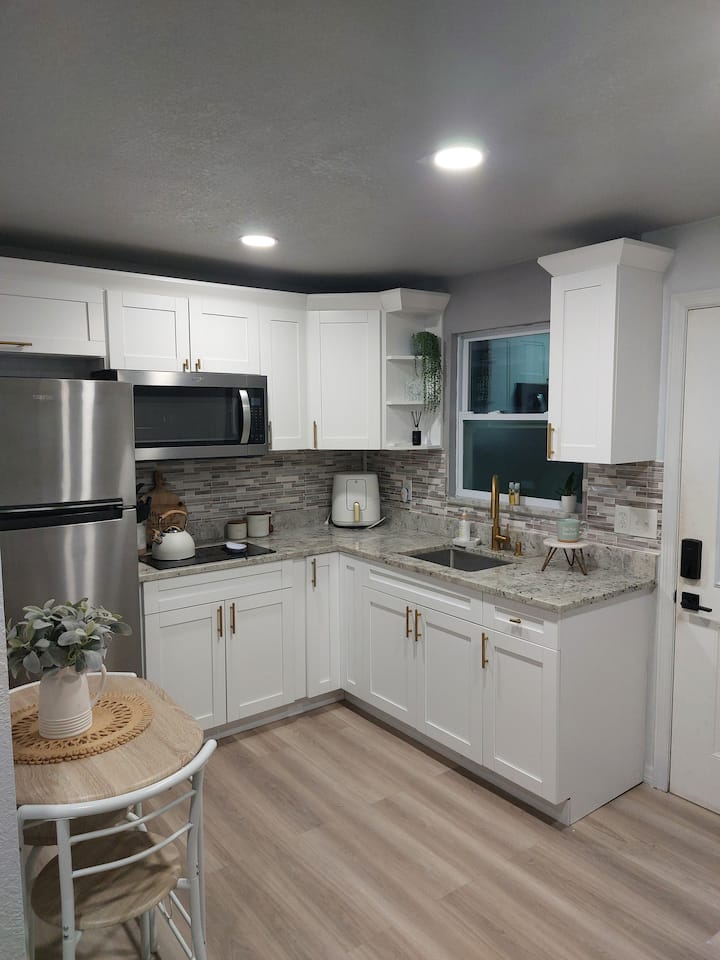 Sweet Little Guesthouse Getaway J&k - Tampa, FL