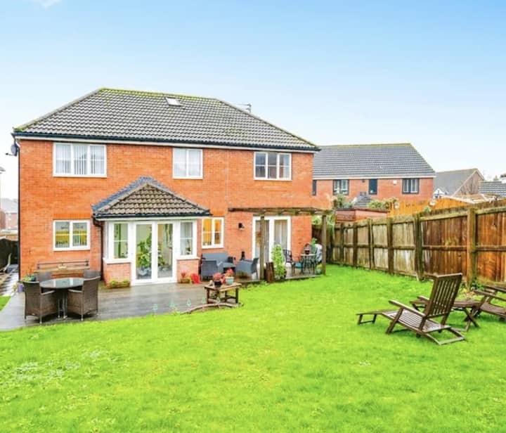 Close To Airport, Train,  Barry Island & Cardiff - Barry