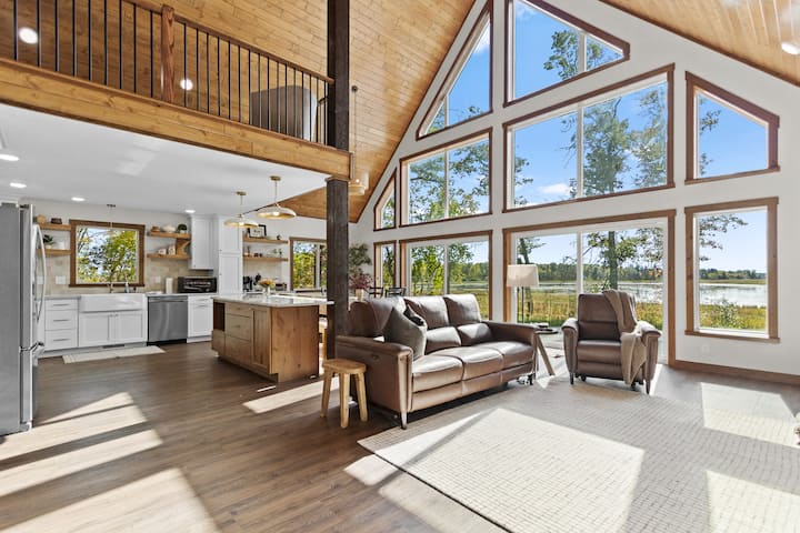 Cozy Cabin In With Peaceful Views - 4 Bedrooms! - Moose Lake State Park, Moose Lake