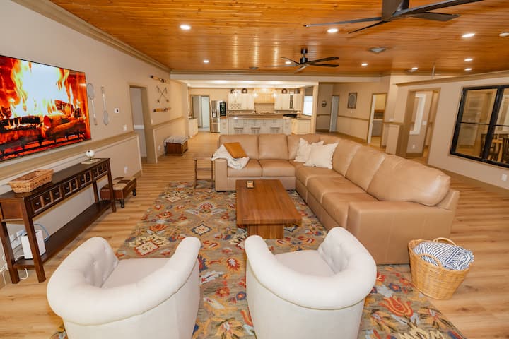 Largegroups|gameroom|2kitchens|firepit|lakeacreage - Knoxville, IA