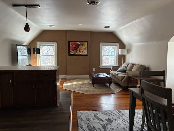 Cozy One-bedroom Apartment In Historic Home - Erie, PA