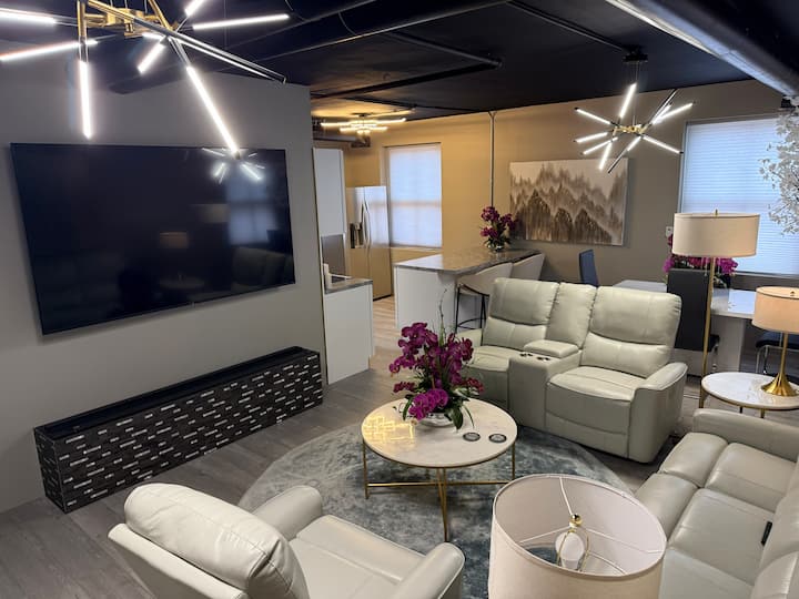 Luxury Downtown Executive Apartment - Spencer, IA