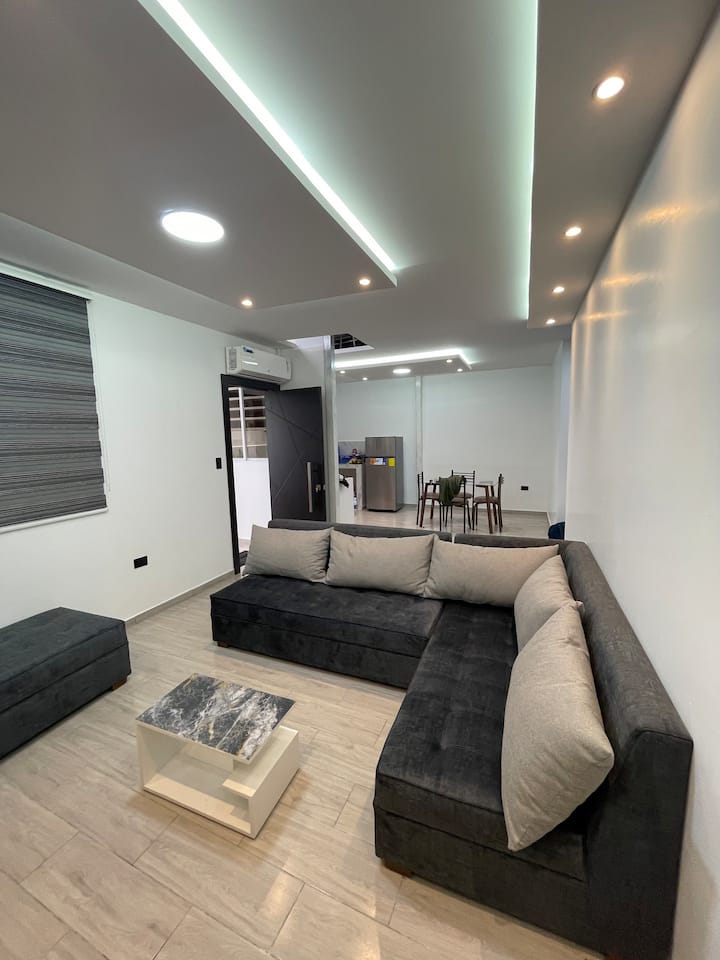 Departamento De Lujo En Urbanización, Garage Y Ac - Santo Domingo