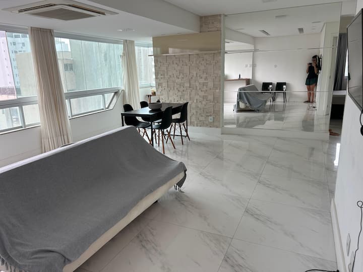 Apartamento 03 Quartos Próximo A Circuito Carnaval - Barra, Brazil