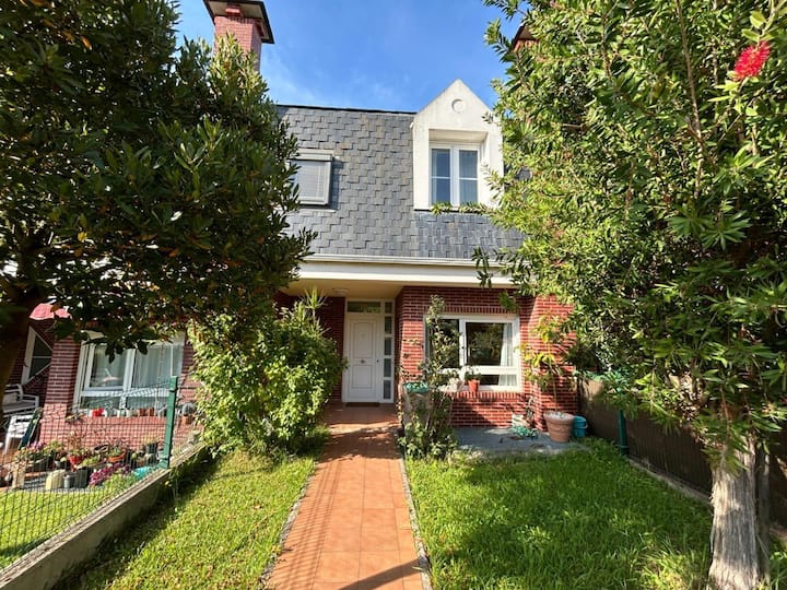 Cisneros Family House | Garden, Pool & Kids Area - Miengo