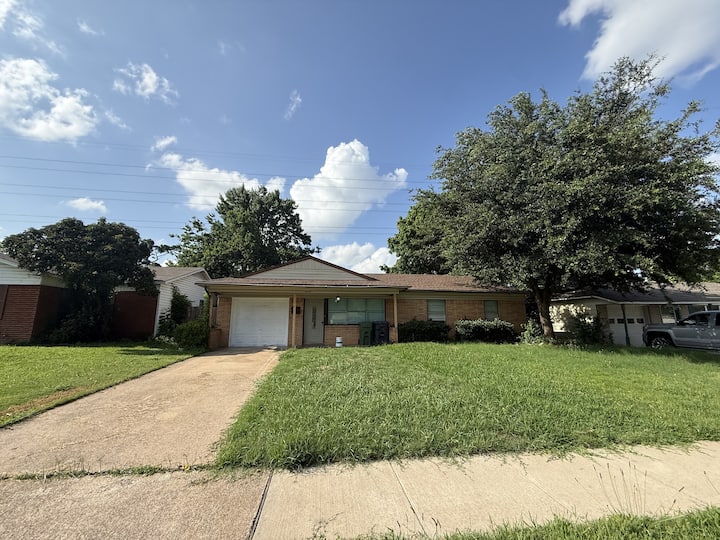 3 Bedroom Cozy Home - Arlington, TX