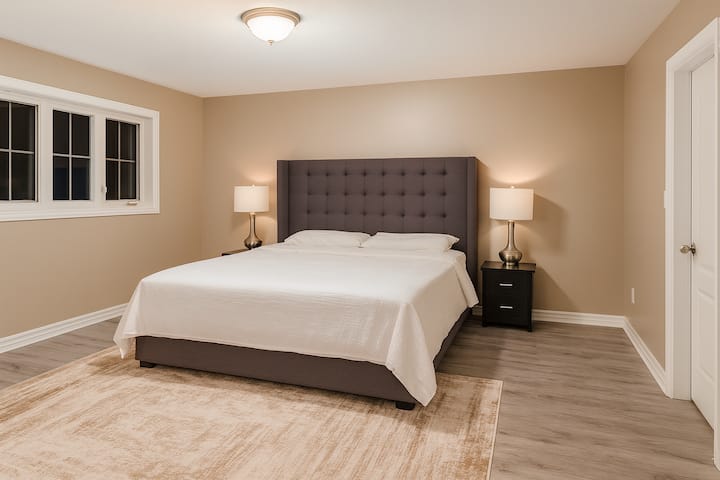 Lake-side Upper House - Brampton