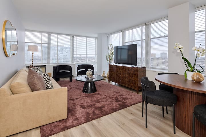 Spacious 3br | Near Mccormick + City Views - Englewood - Chicago