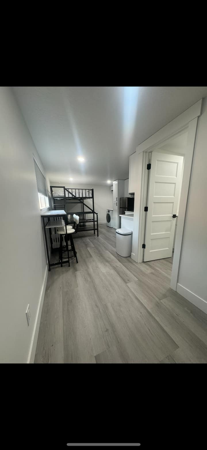 Tiny House In Sandy • Close To Ski Resorts - Sandy, UT