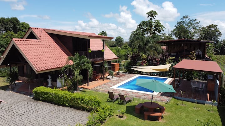 Paraíso Familiar Con Piscina Privada Y Vistas - La Fortuna