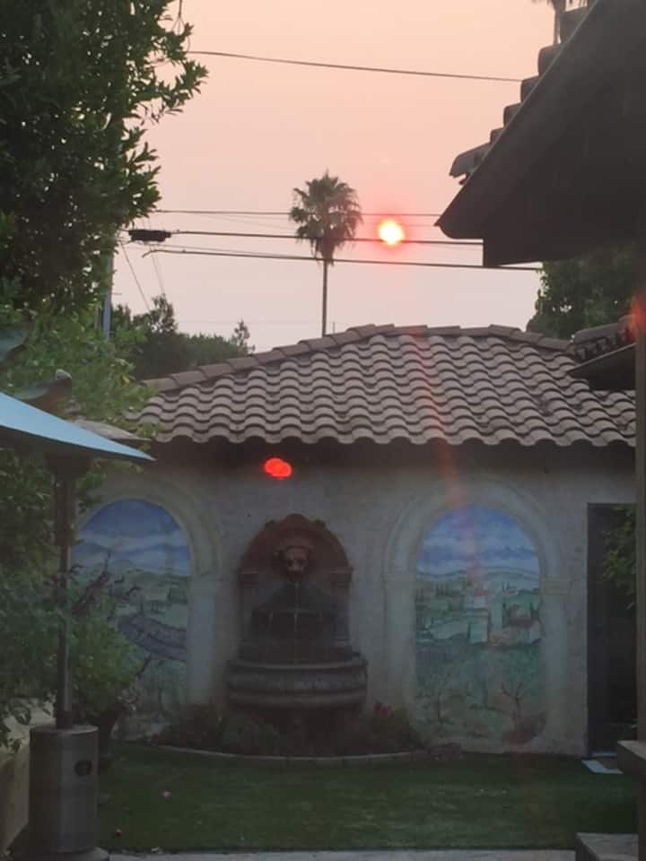 Cottage Walking Distance To Downtown Los Altos - Palo Alto, CA
