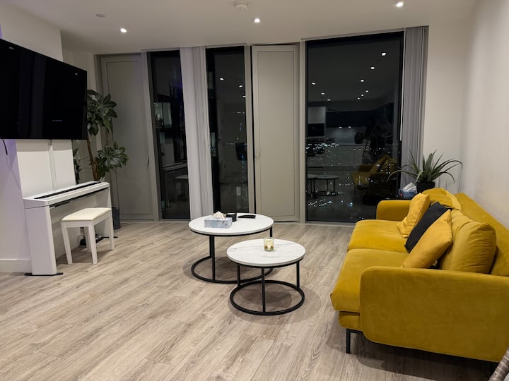 Luxurious 2 Bed City View Apartment - Manchester