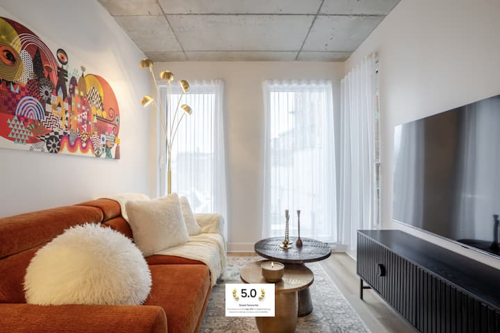Old Montreal Chic Retreat | Ev Charger On-site - Brossard