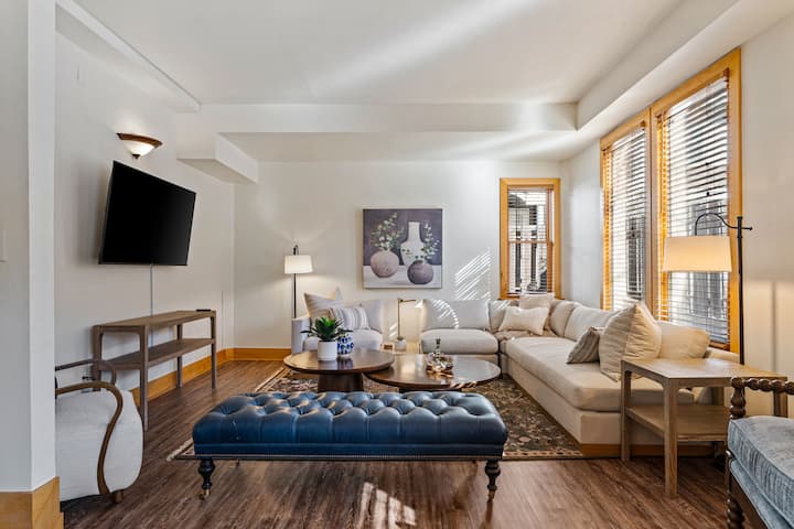Old Town Pad With Hot Tub + Parking- Walk To Lifts - Park City, UT