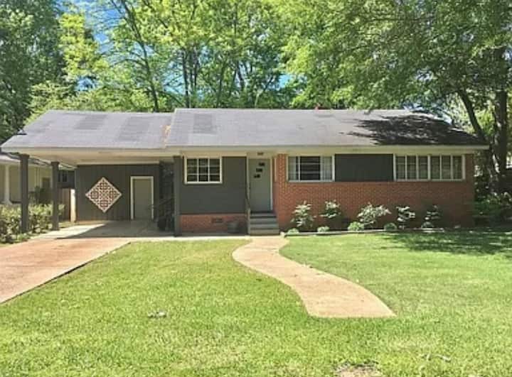 Small Mid-century Ranch Close To Campus - Starkville, MS