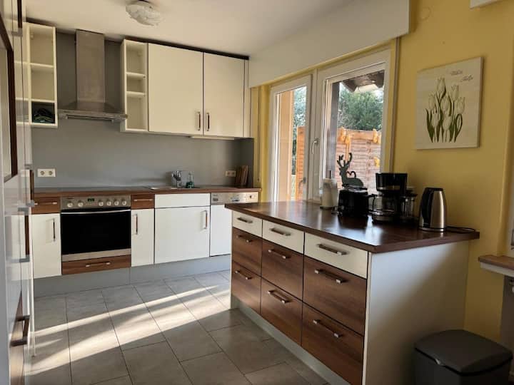 Monteurwohnung Troisdorf | 5 Pers. | Garten-parken - Troisdorf