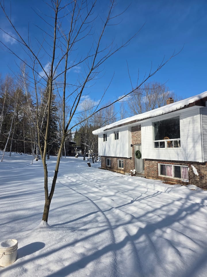 3 Bdrm, Full Kitchen, Free Parking By Airport - Fredericton