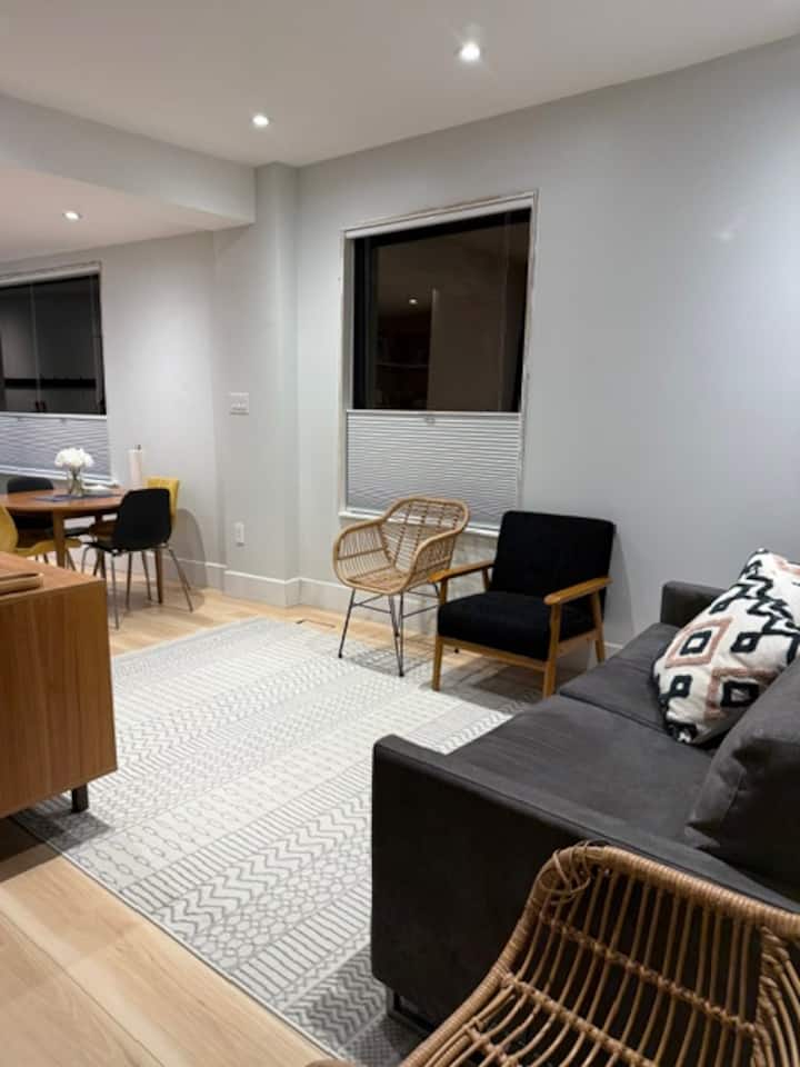 Modern Silverthorn Gem With Private Parking - Toronto