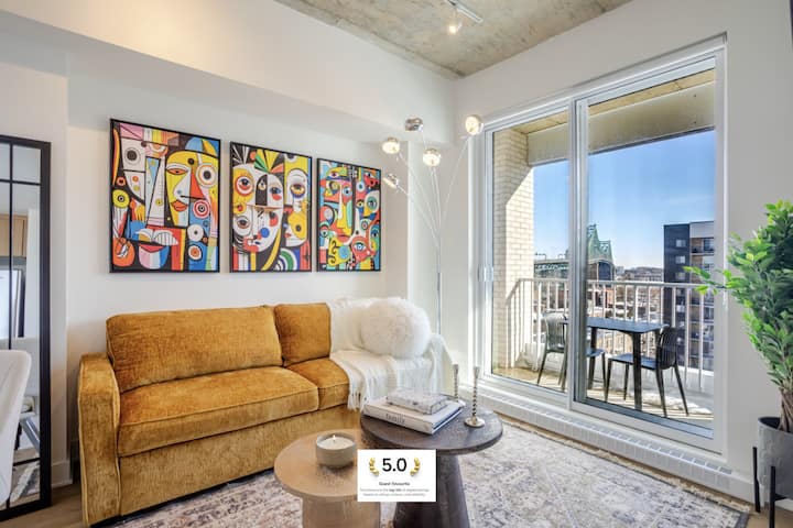 Urban Haven W/ Rooftop Pool & Free Parking - Montreal