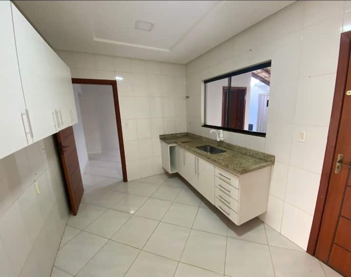 Casa, 2 Quartos Com Uma Suíte, Garagem Coberta. - Vitória da Conquista