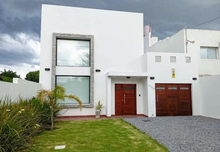 Casa Moderna En Alquiler, Miramar Temporada 2026. - Miramar
