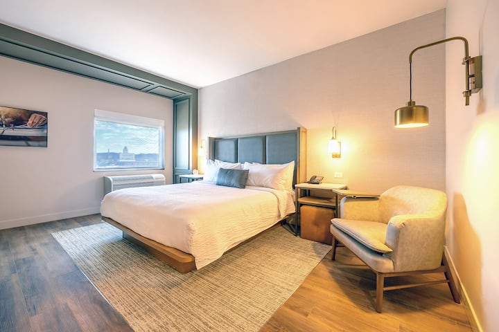 Studio King With Kitchenette-44° North - Winona, MN